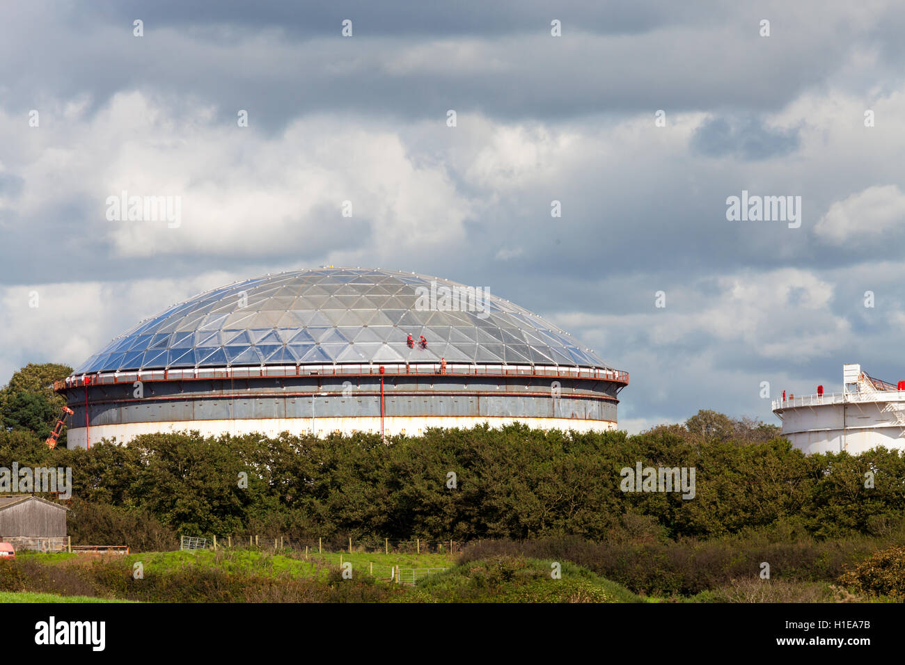 Dragon lng terminal -Fotos und -Bildmaterial in hoher Auflösung – Alamy