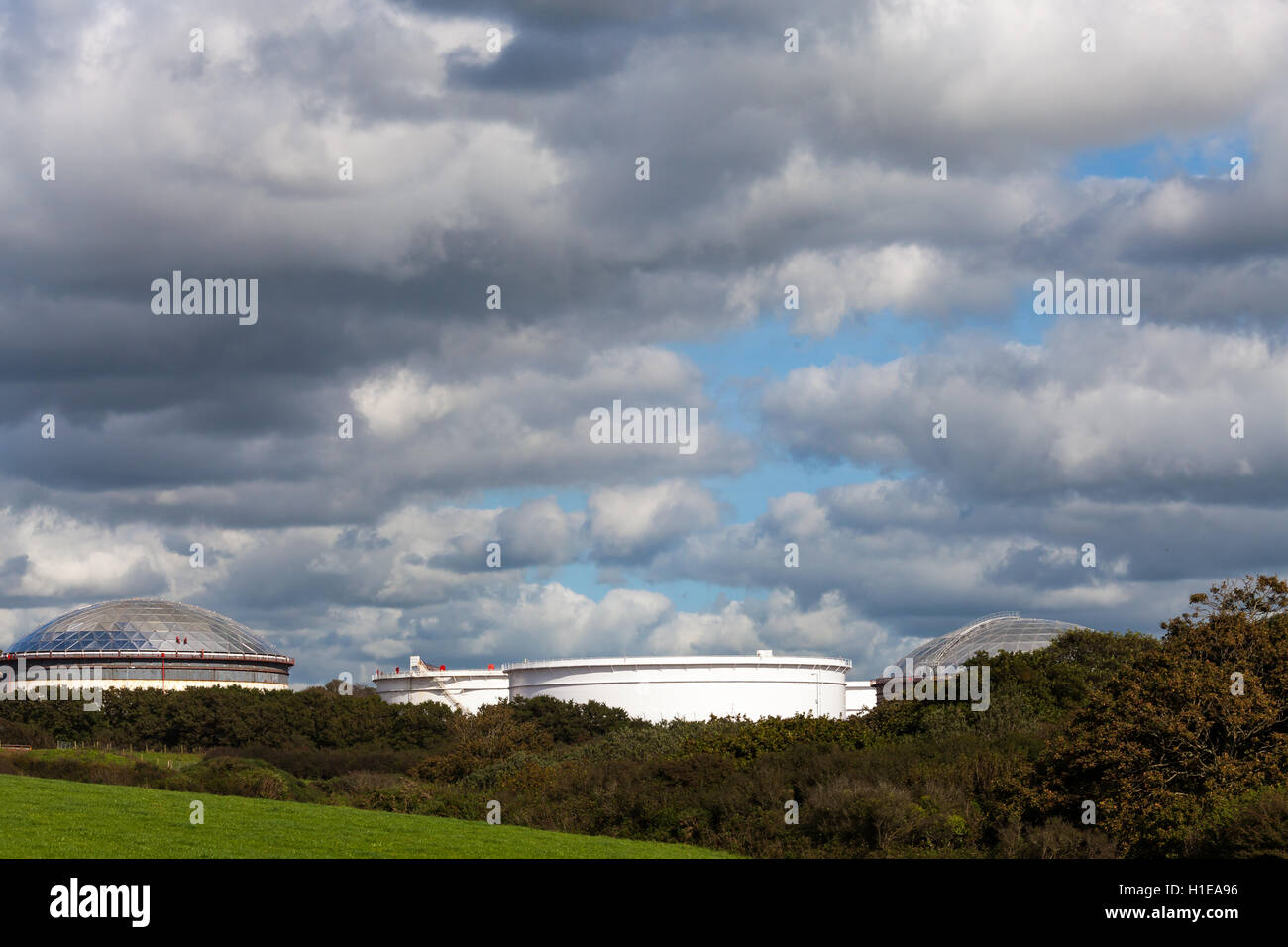 Dragon lng terminal -Fotos und -Bildmaterial in hoher Auflösung – Alamy