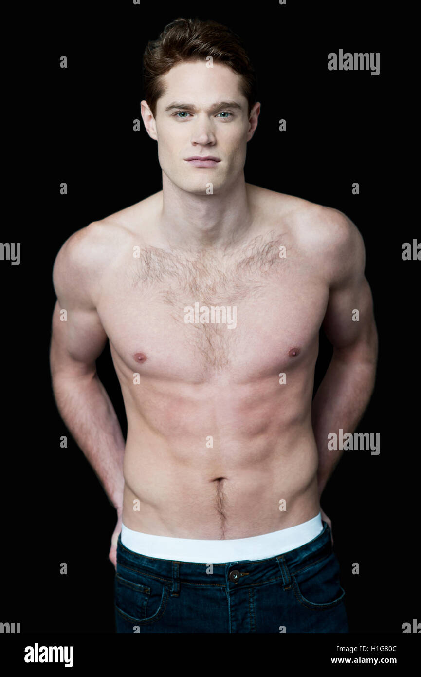 Junge hübsche shirtless Männermodel Stockfotografie - Alamy