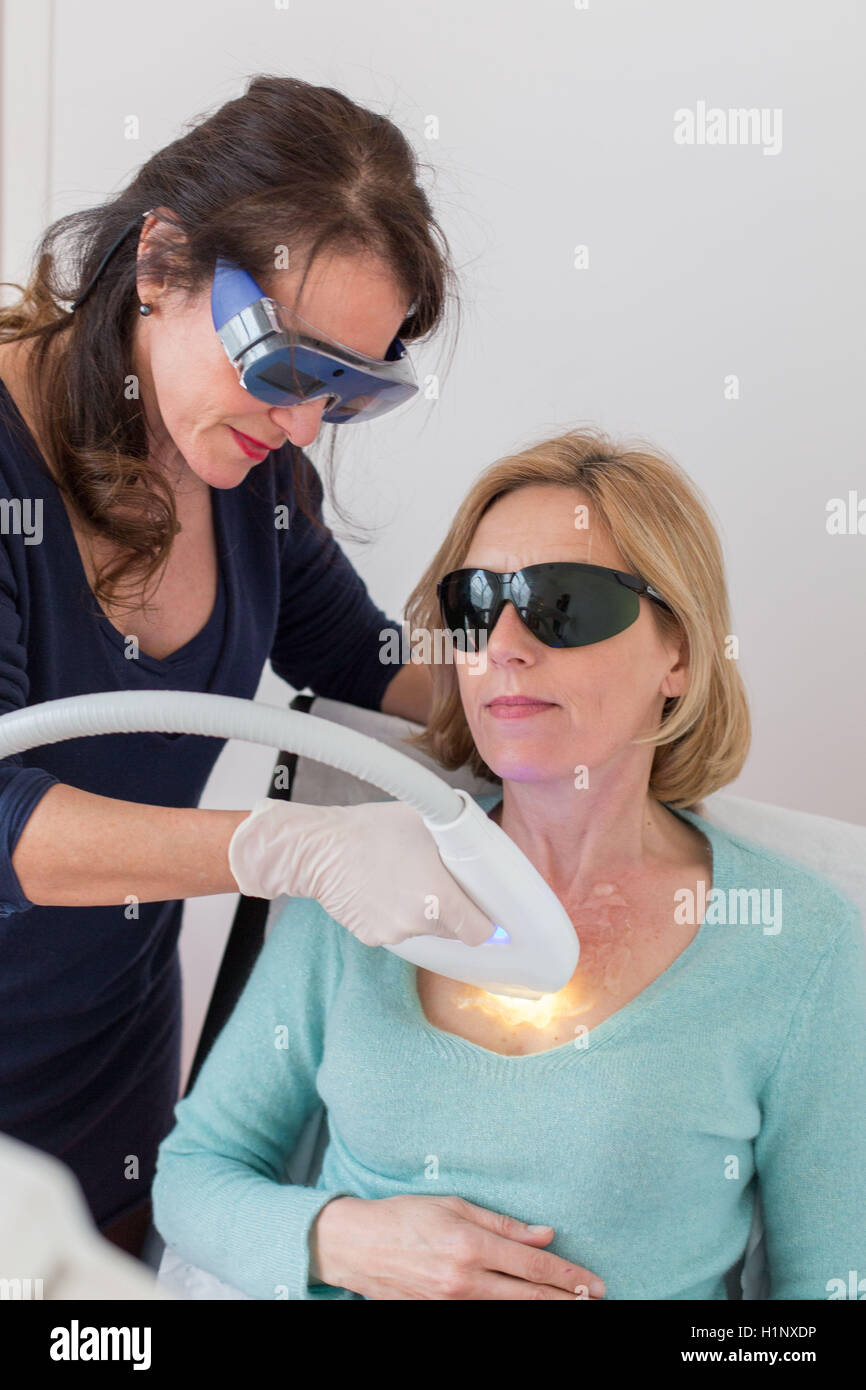 Laser treatment -Fotos und -Bildmaterial in hoher Auflösung – Alamy