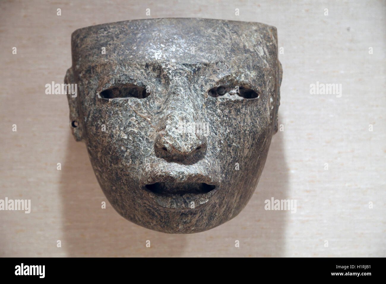 Zentrale menschliche maske -Fotos und -Bildmaterial in hoher Auflösung ...