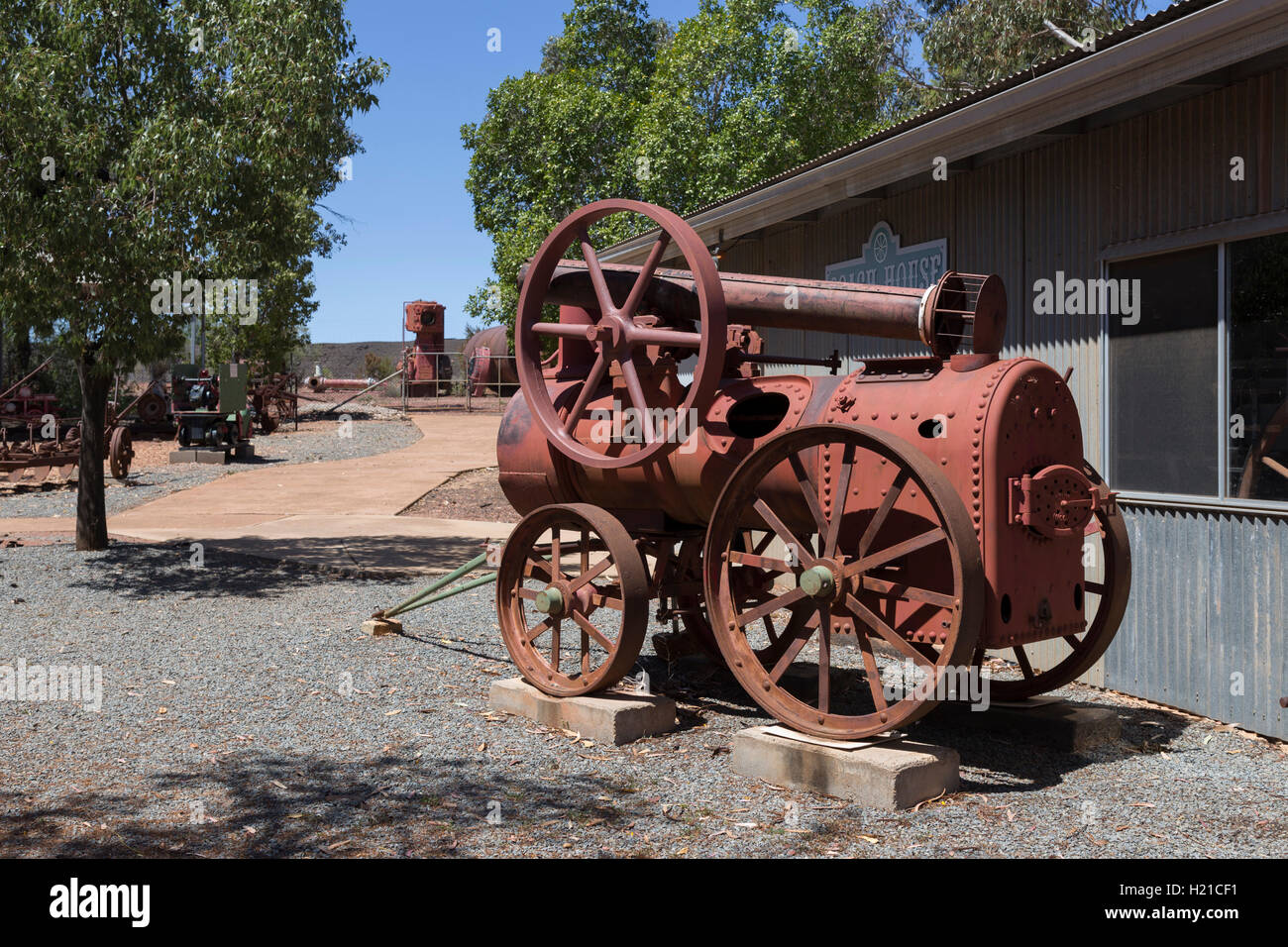 Fahrbare Dampfmaschine jetzt auf dem Display an der Cobar Heritage ...