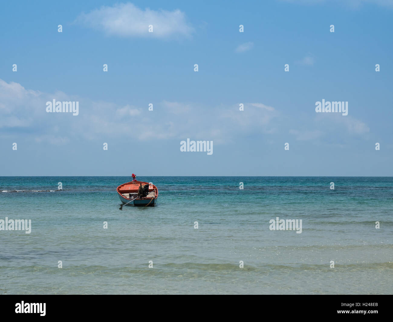 Kleines Boot im Meer auf der Insel Koh Kood, Trat, Thailand ...