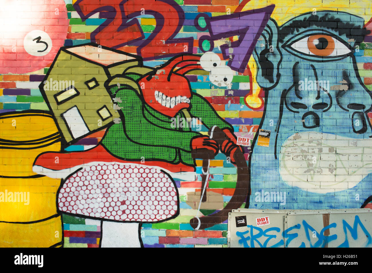 Graffiti spruhen -Fotos und -Bildmaterial in hoher Auflösung – Alamy Graffiti spruhen -Fotos und -Bildmaterial in hoher Auflösung – Alamy