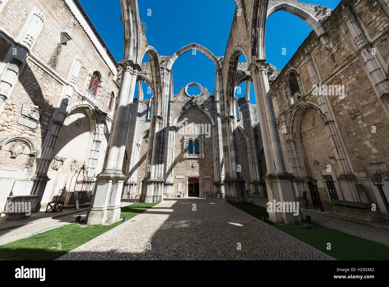 Convento do carmo ruinen -Fotos und -Bildmaterial in hoher Auflösung ...