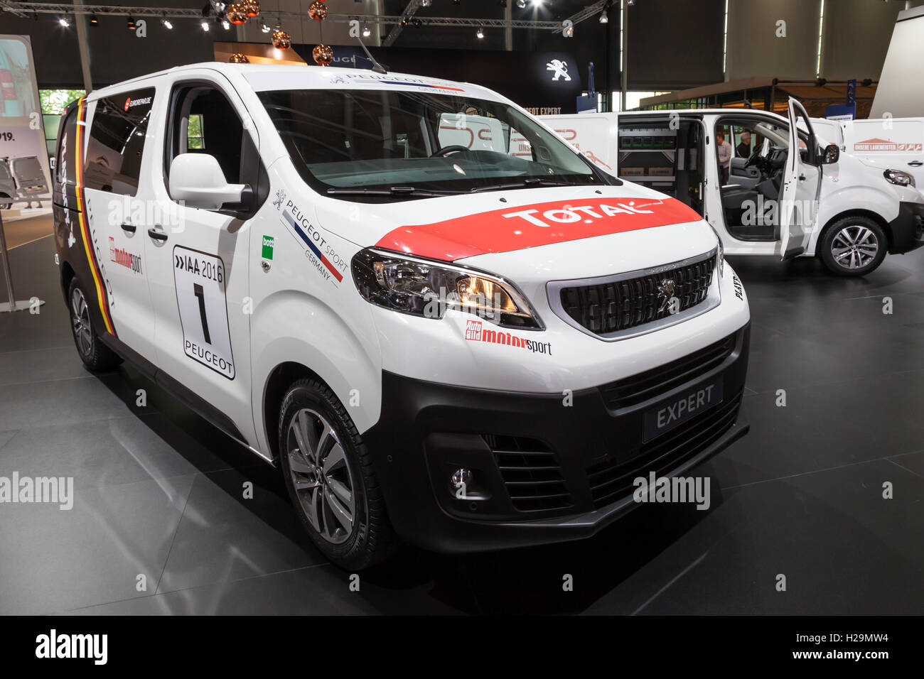 Peugeot expert van -Fotos und -Bildmaterial in hoher Auflösung – Alamy
