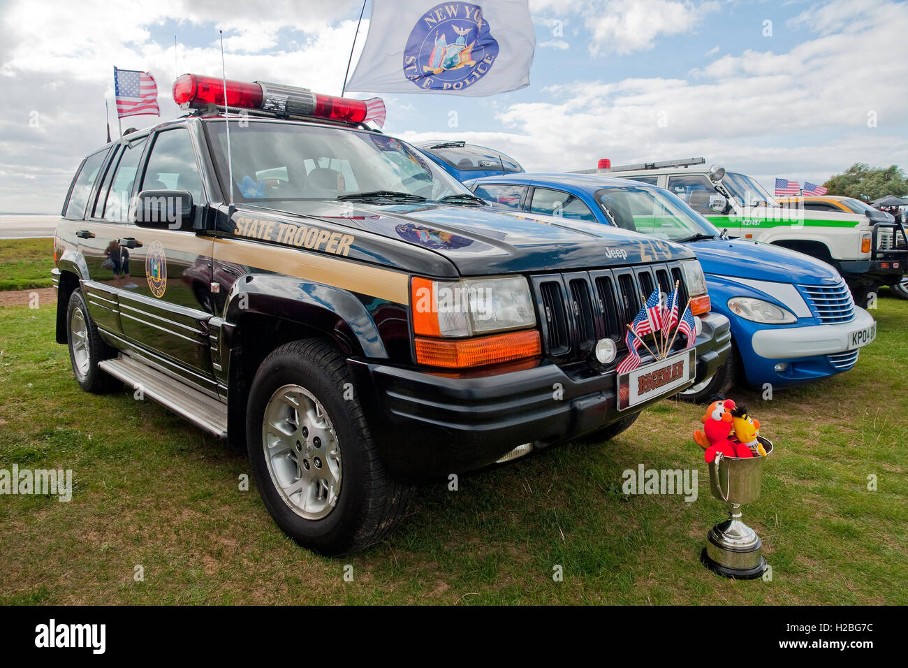 Ein Jeep Grand Cherokee geändert, um ein New York State Police Cruiser ...