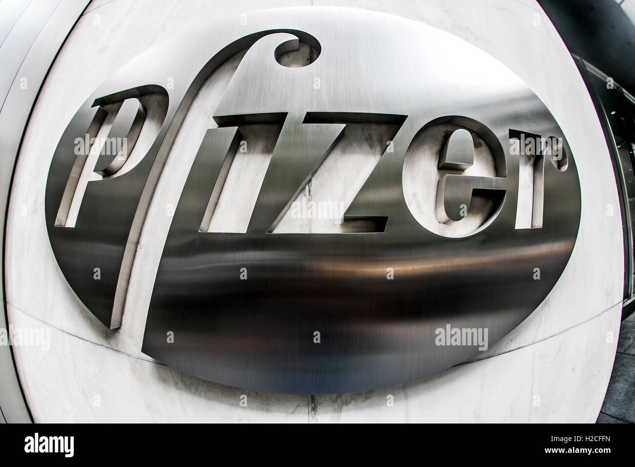 Pfizer Neues Logo Stockfotos und -bilder Kaufen - Alamy