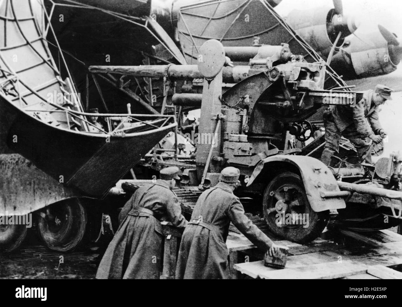 Das Bild der Nazi-Propaganda zeigt Soldaten der deutschen Wehrmacht ...