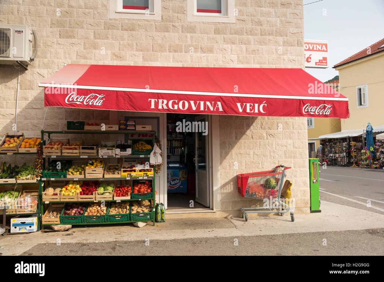 Shopping croatian shops shop -Fotos und -Bildmaterial in hoher ...