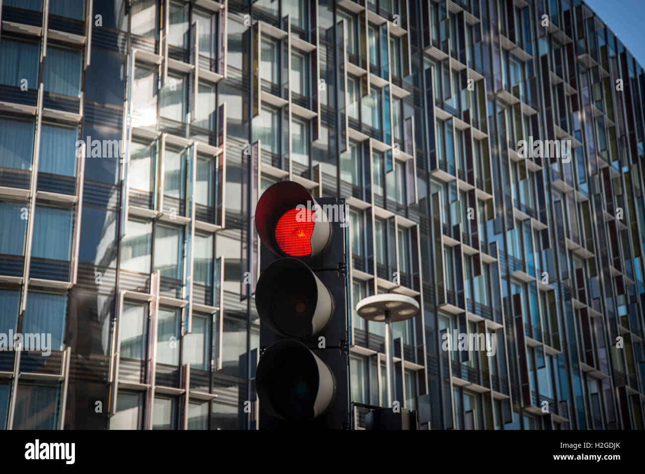 Rote ampelkreuzung -Fotos und -Bildmaterial in hoher Auflösung – Alamy