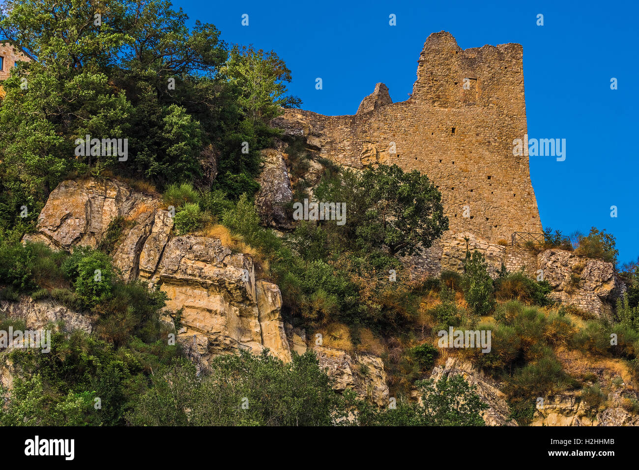 Schloss der canossa burg -Fotos und -Bildmaterial in hoher Auflösung ...