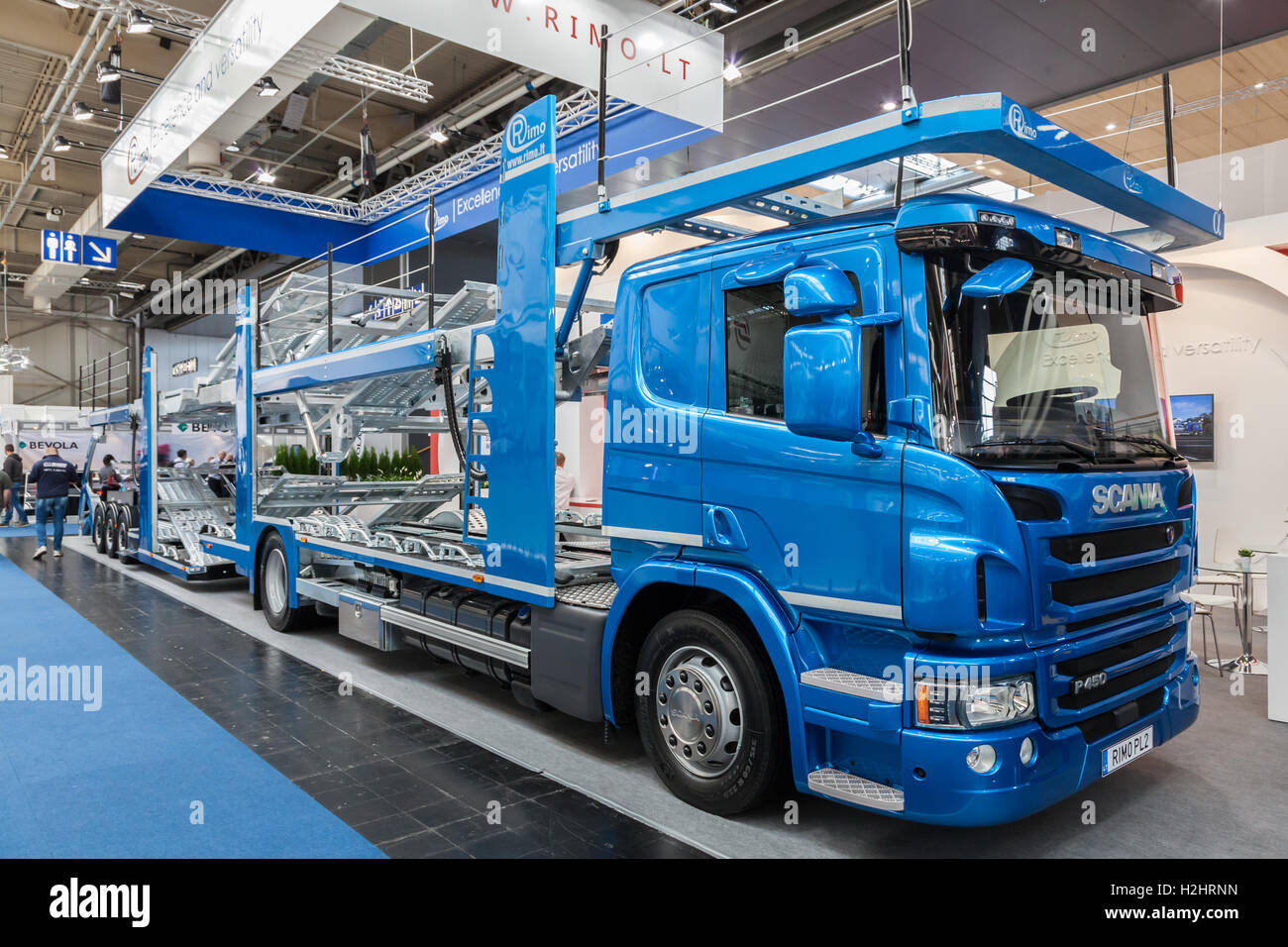 SCANIA LKW mit der Rimo Autotransporter bei den Nutzfahrzeugen Messe ...