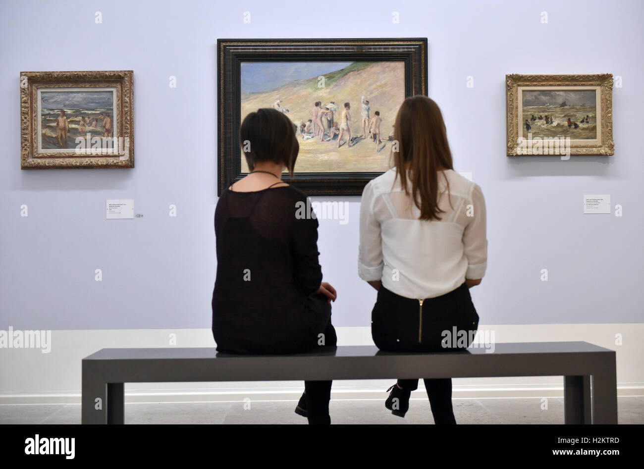 Jungen nach dem bade -Fotos und -Bildmaterial in hoher Auflösung – Alamy