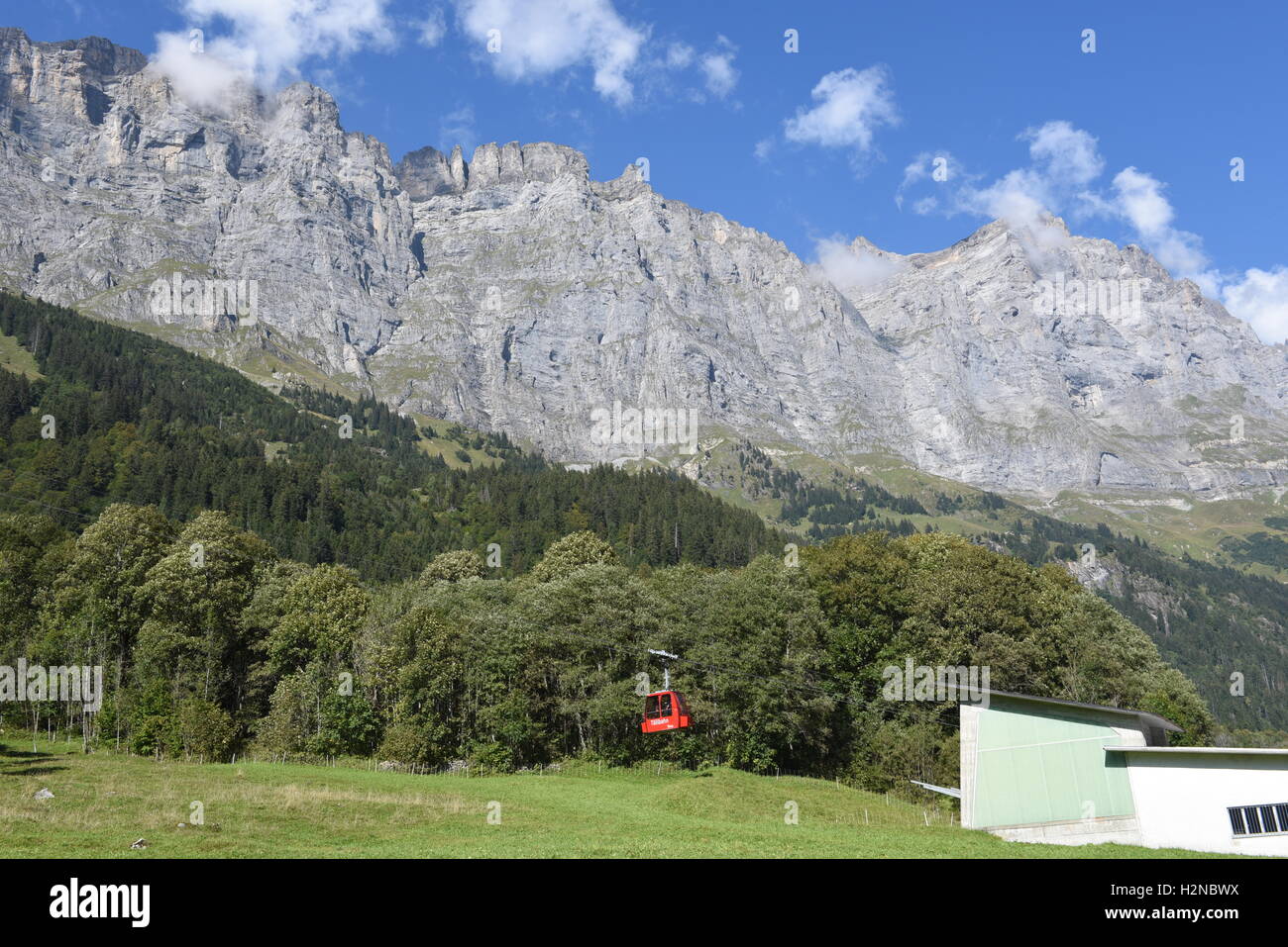 Gadmen, Schweiz - 24. September 2016: Tällibahn Seilbahn, die auf die ...