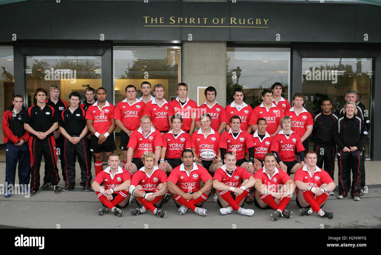 Hartpury Spieler und Trainerstab Line-up für ein Teambild von Pre-Match ...