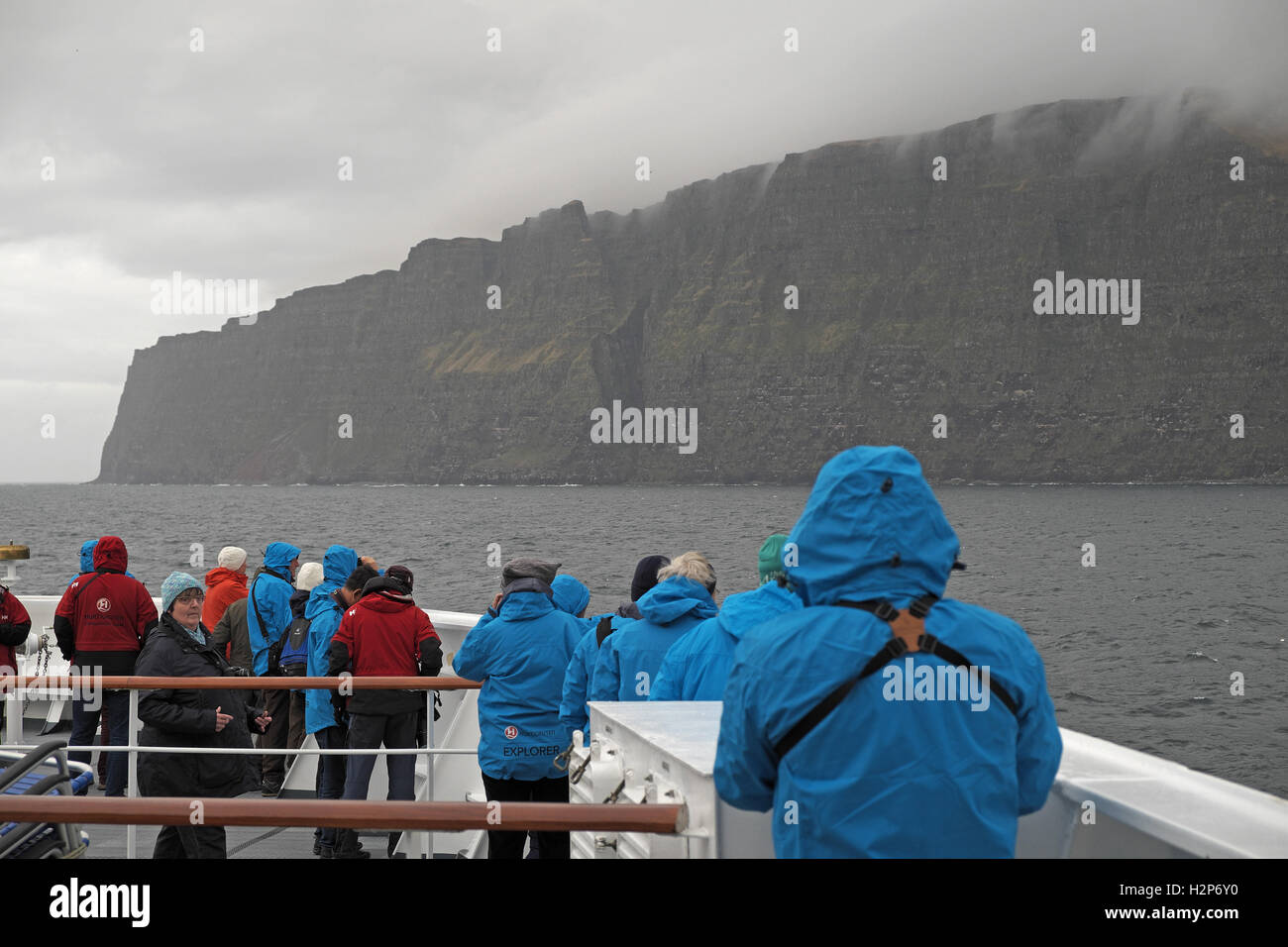 Latrabjarg Klippen von MV Fram, Westfjorde Island gesehen ...