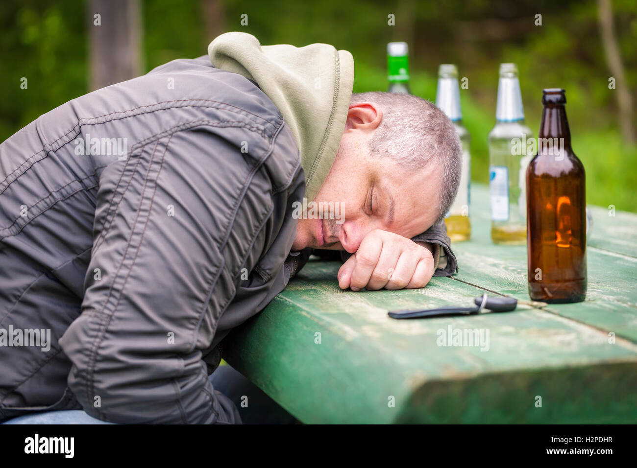 Drunk men -Fotos und -Bildmaterial in hoher Auflösung – Alamy