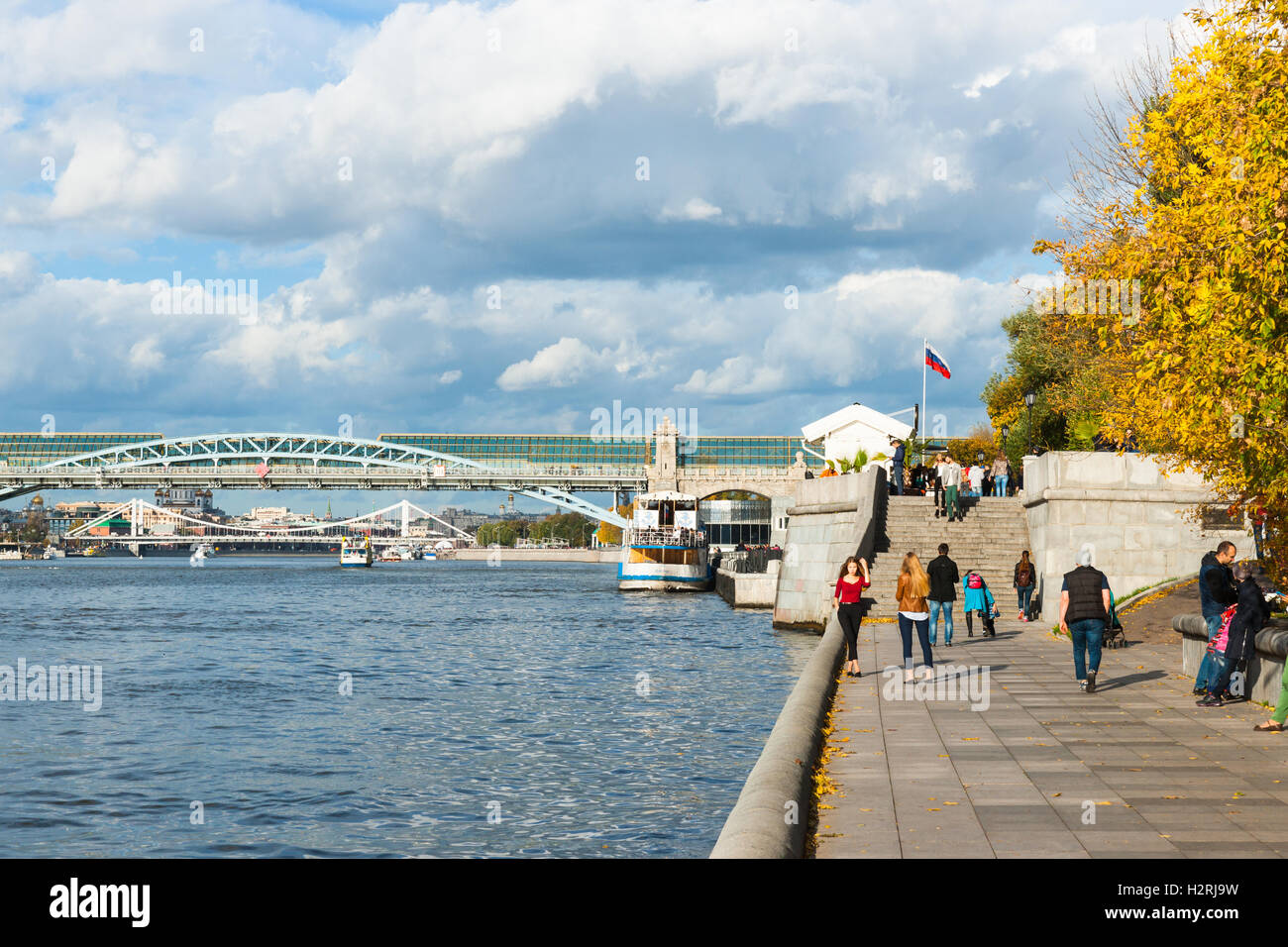 Moskau, Russland. Samstag, 1. Oktober 2016. Warmes und sonniges ...