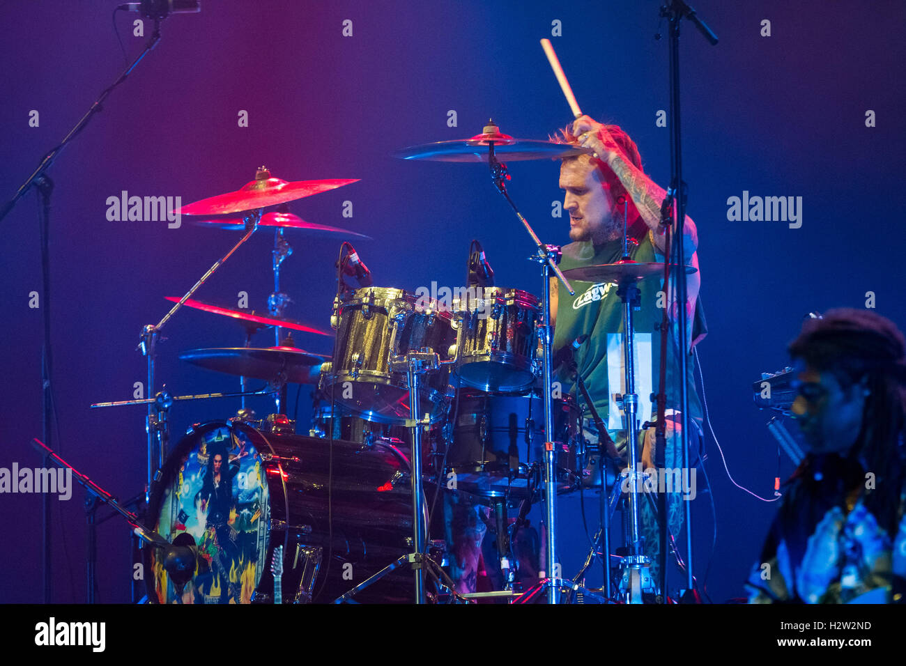 Steve Vai die live in Grande Auditorio im Centro Cultural de Belém ...