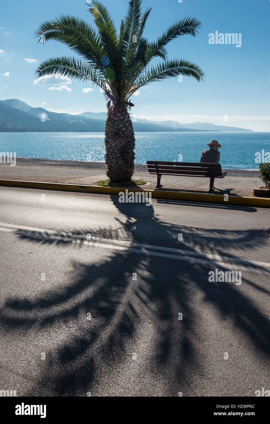 Die Strandpromenade in Kalamata, Messinia, Peloponnes, Südgriechenland ...