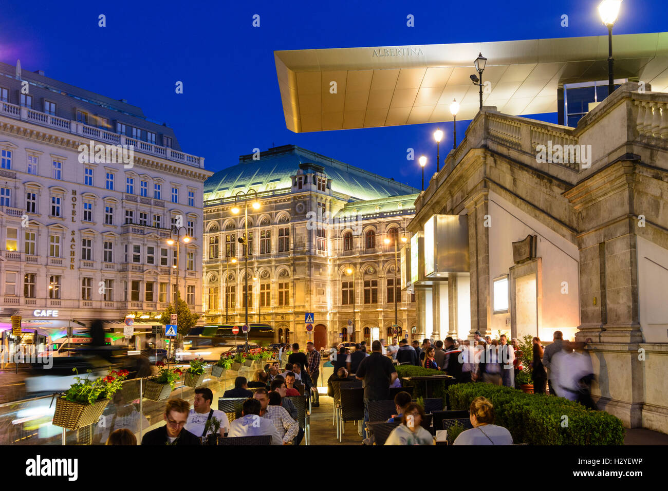 Albertina with flying roof soravia -Fotos und -Bildmaterial in hoher ...