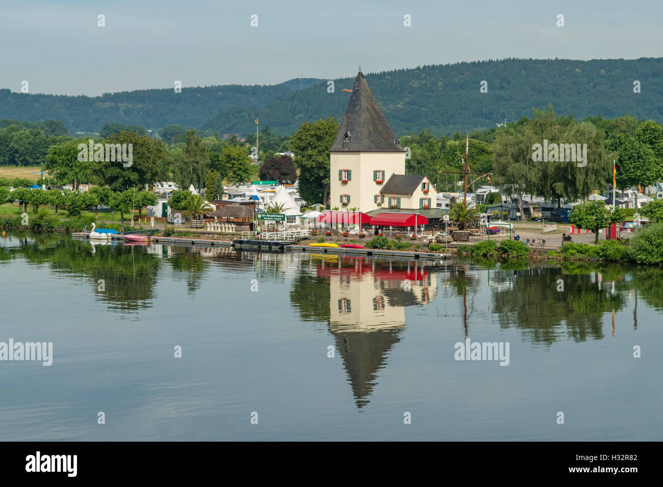 Mosel River in Schweich, Rheinland Pfalz, Deutschland Stockfotografie ...