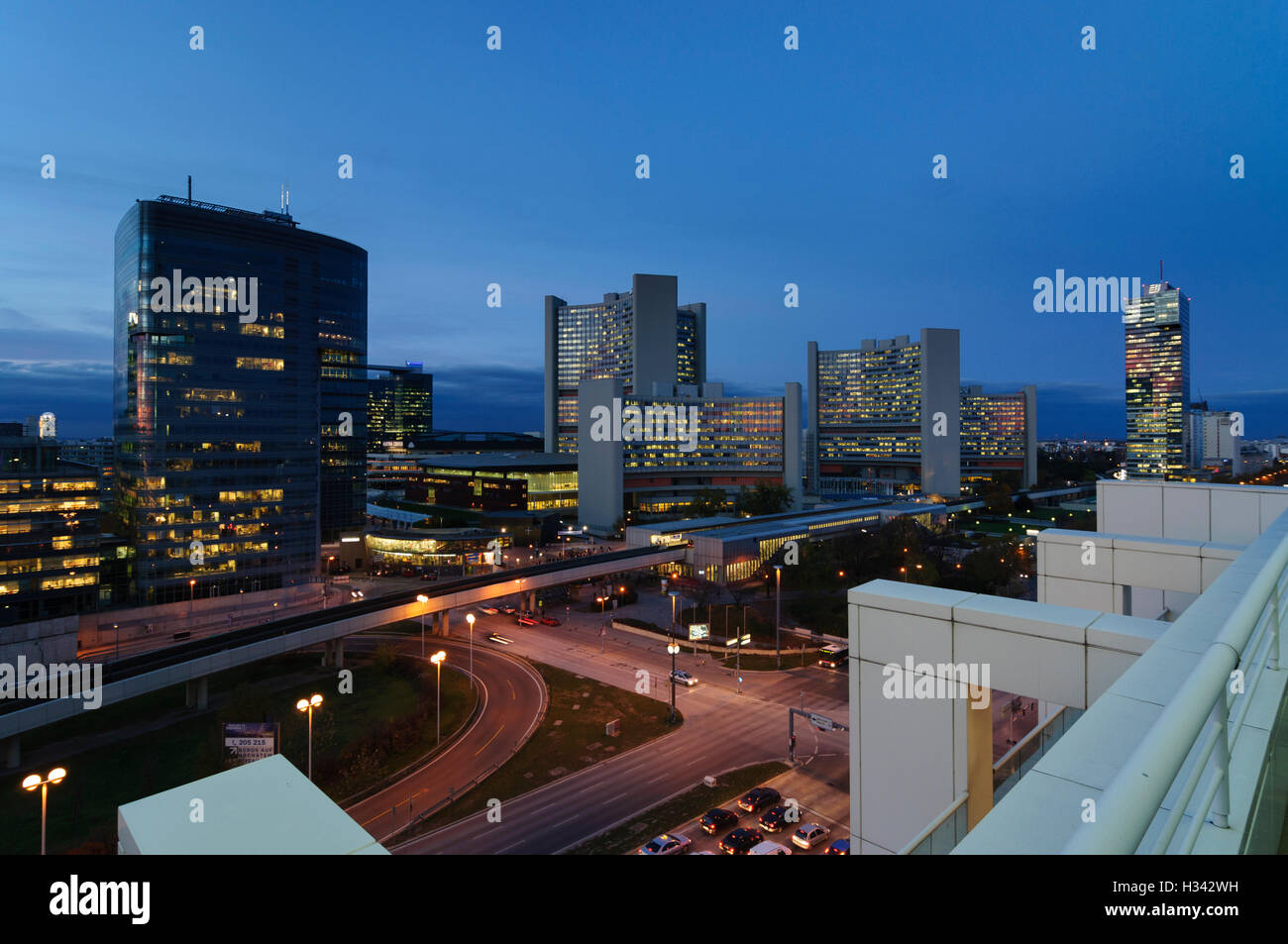 Izd turm von links nach rechts -Fotos und -Bildmaterial in hoher ...