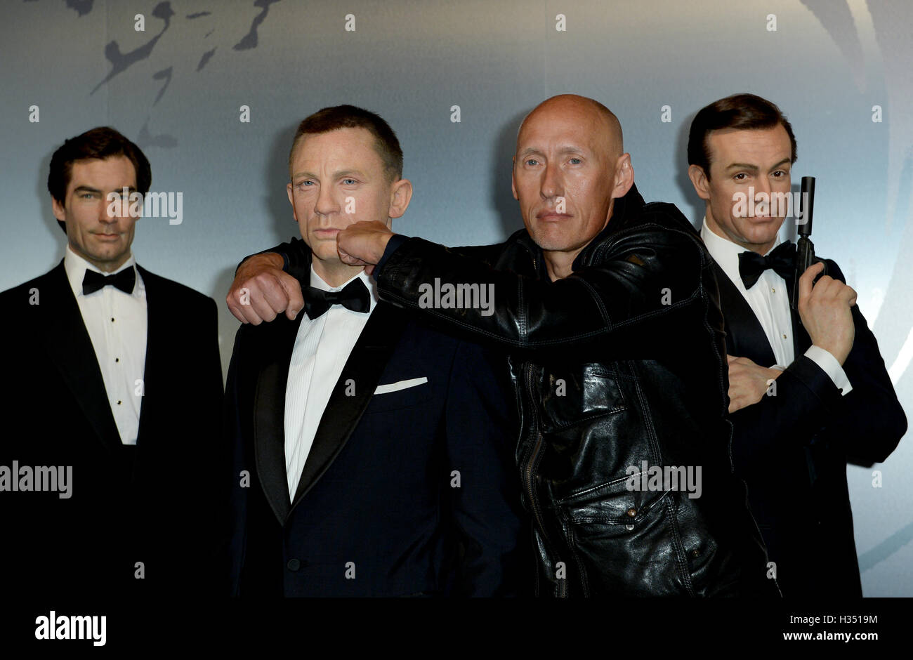 Berlin, Deutschland. 4. Oktober 2016. Schauspieler Detlef Bothe (3.f.l ...