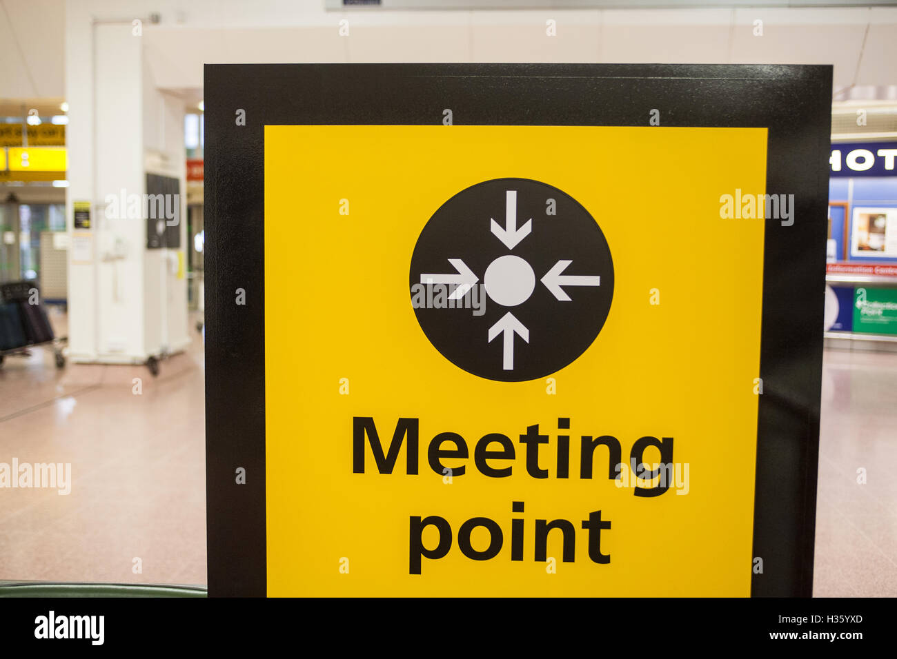 Meeting point sign heathrow airport -Fotos und -Bildmaterial in hoher ...