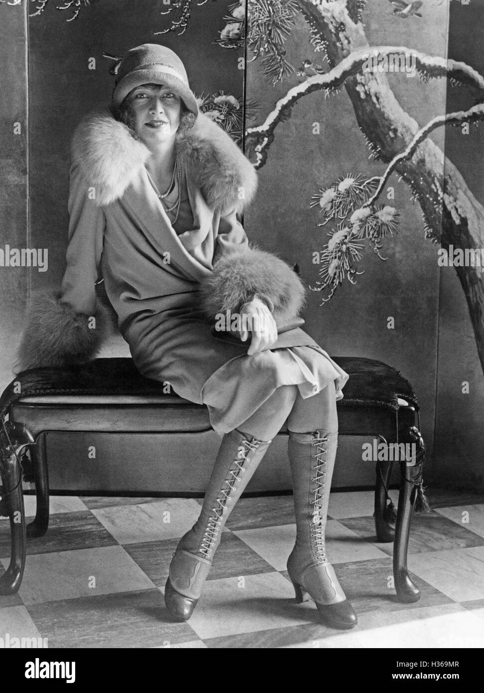 Women's fashion 1928 -Fotos und -Bildmaterial in hoher Auflösung – Alamy