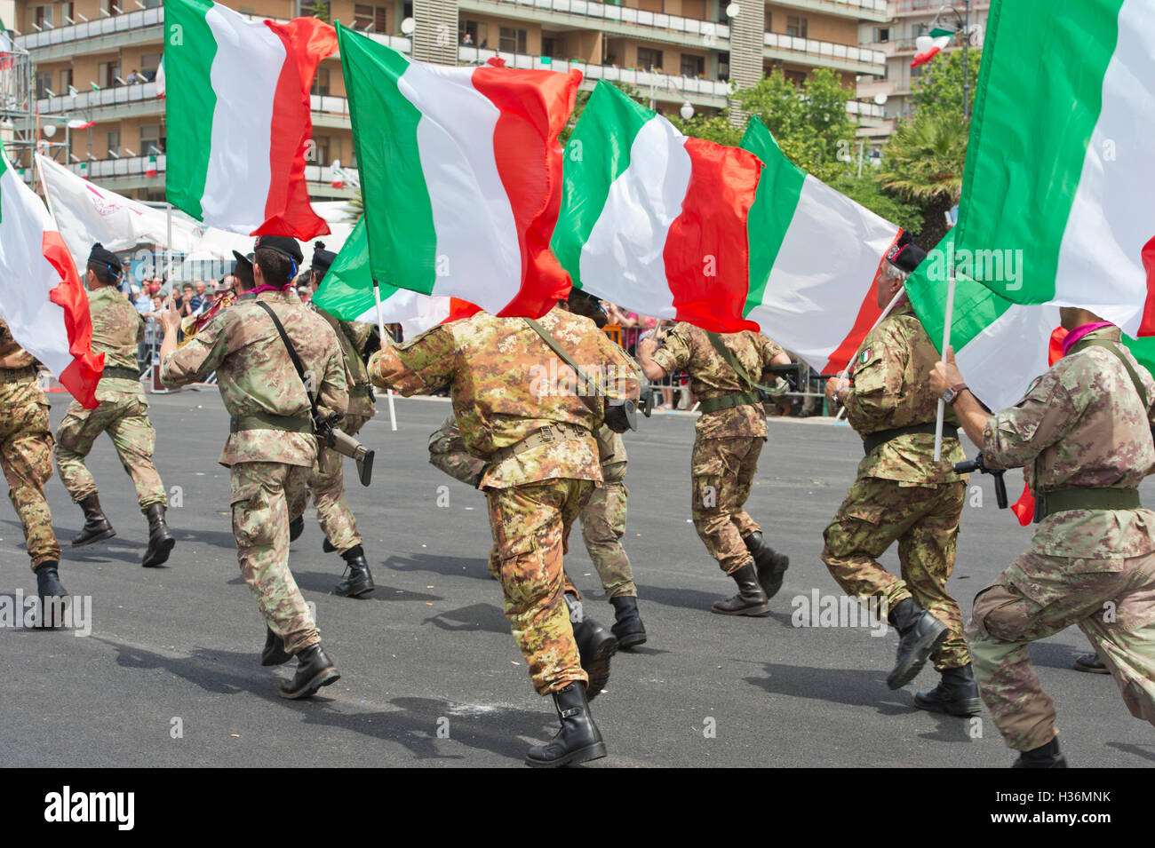 Drapeaux tricolores Stockfotos und -bilder Kaufen - Alamy