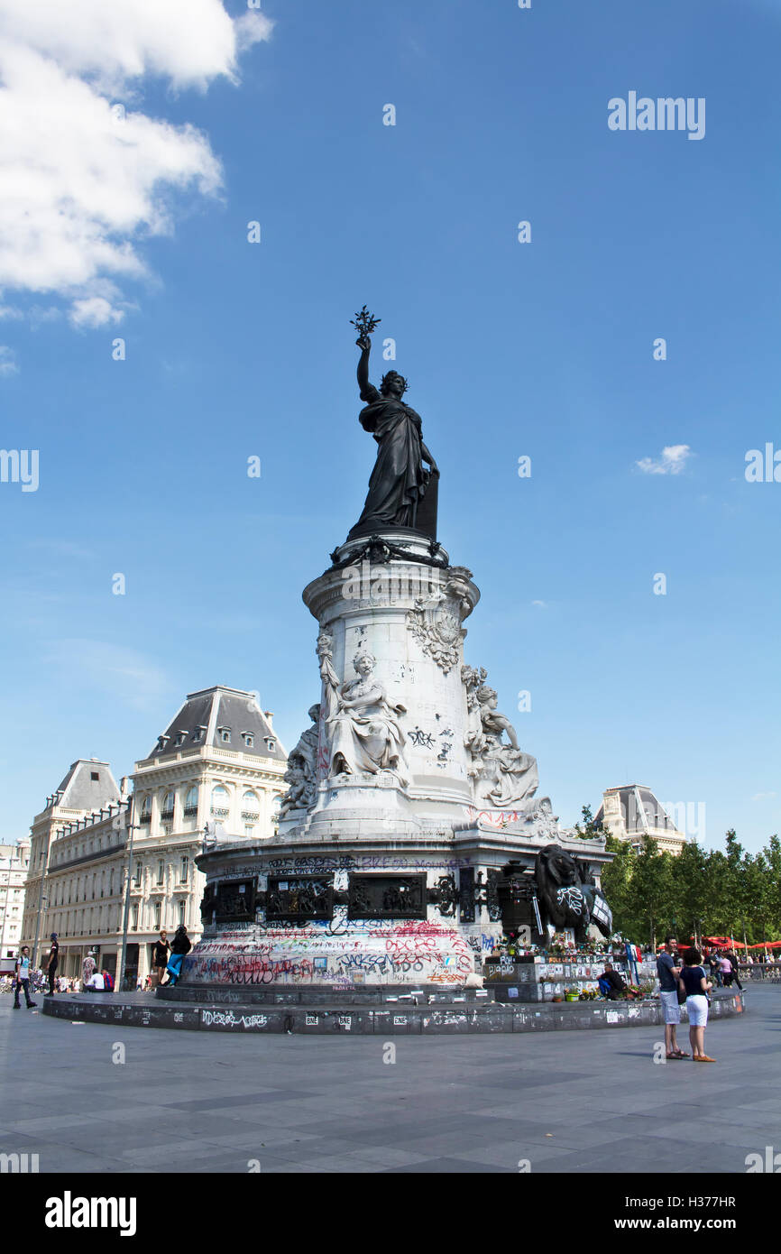Statue platz republik paris -Fotos und -Bildmaterial in hoher Auflösung ...