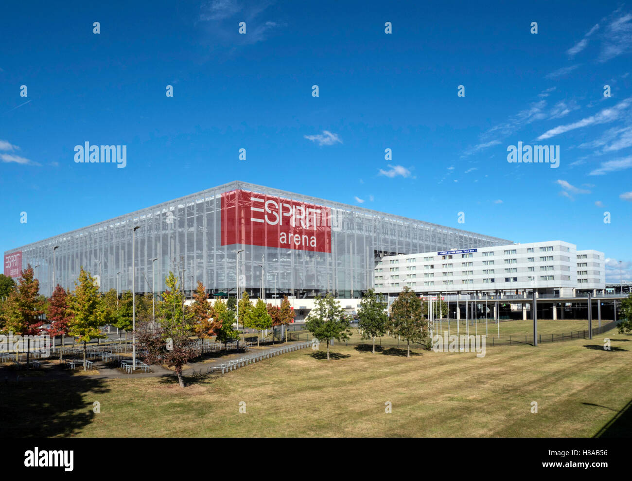 Düsseldorf arena -Fotos und -Bildmaterial in hoher Auflösung – Alamy