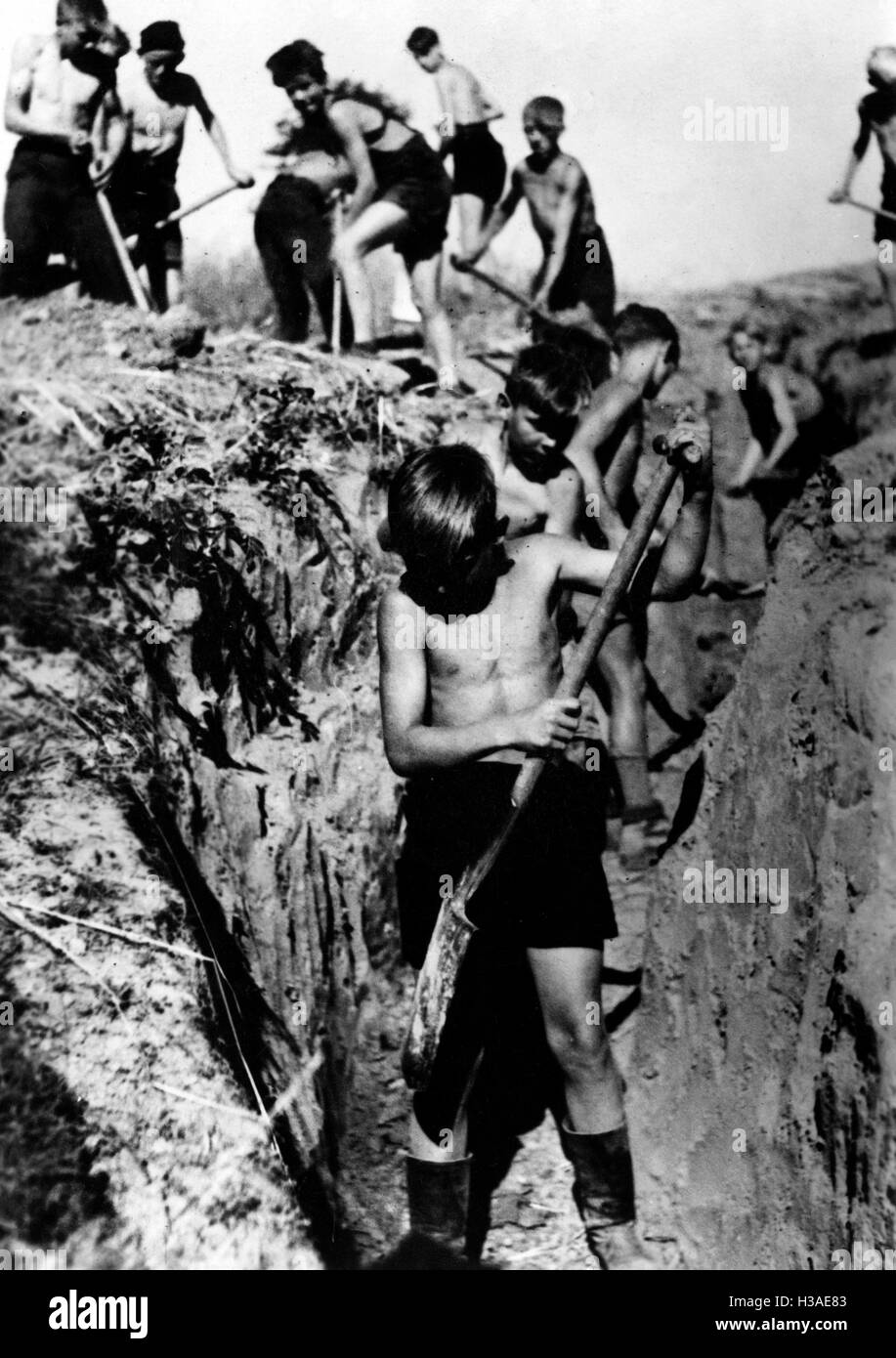 Hitler Youth Members Stockfotos & Hitler Youth Members Bilder - Seite 2 ...