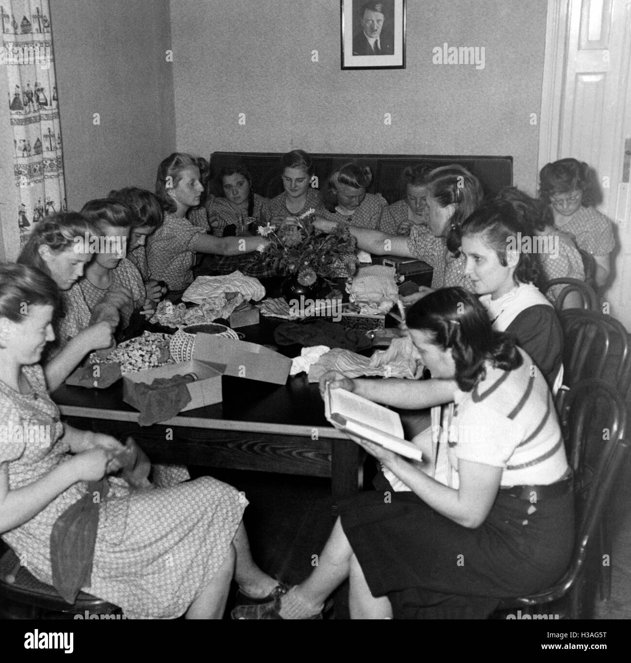 Adolf hitler bdm girls -Fotos und -Bildmaterial in hoher Auflösung – Alamy