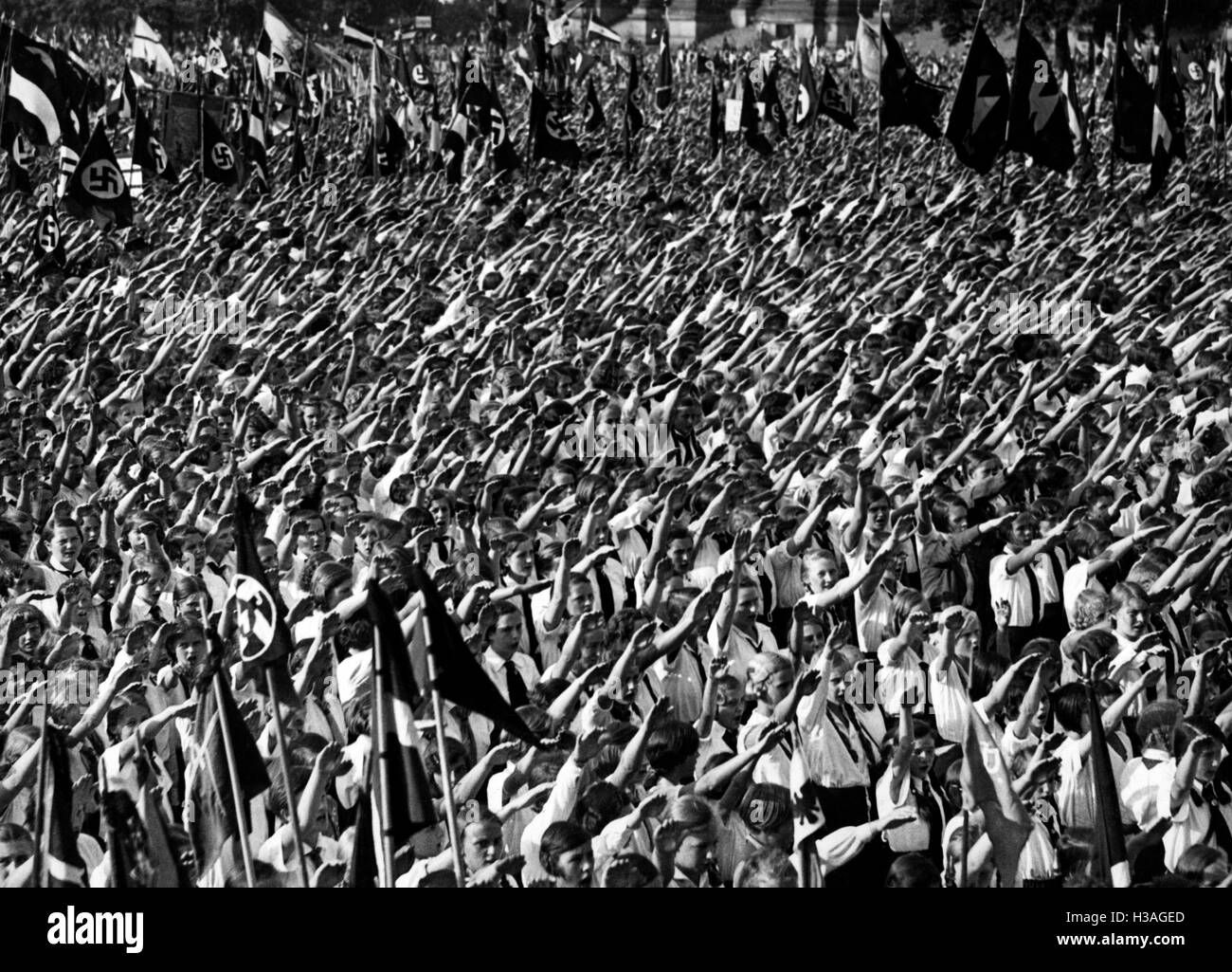 Rallye der HJ und BDM in den Lustgarten Berlin 1933 Stockfotografie - Alamy