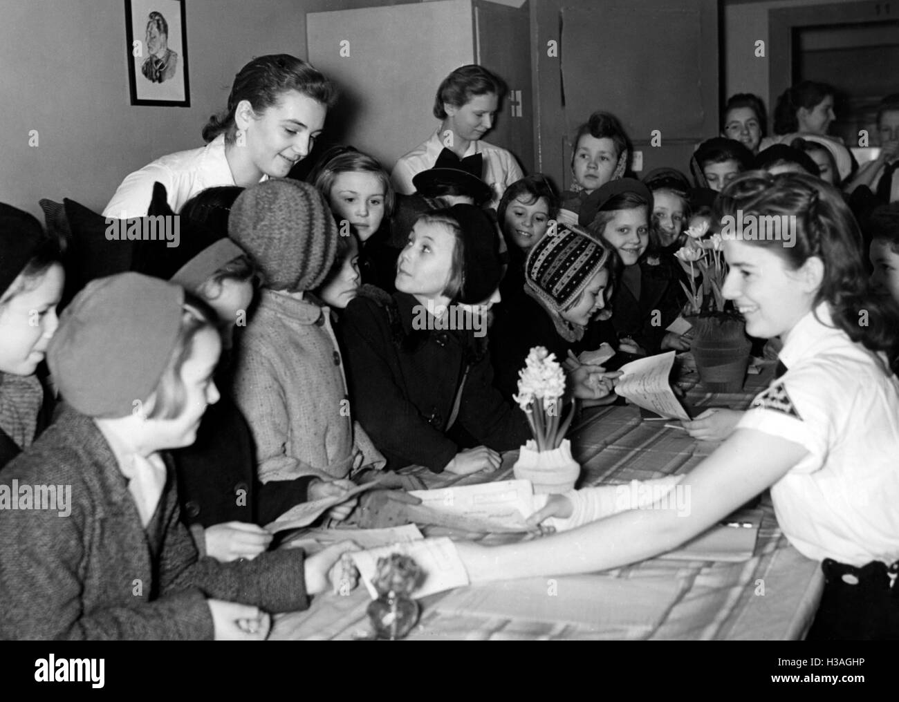 Hitler Smiling Stockfotos und -bilder Kaufen - Alamy