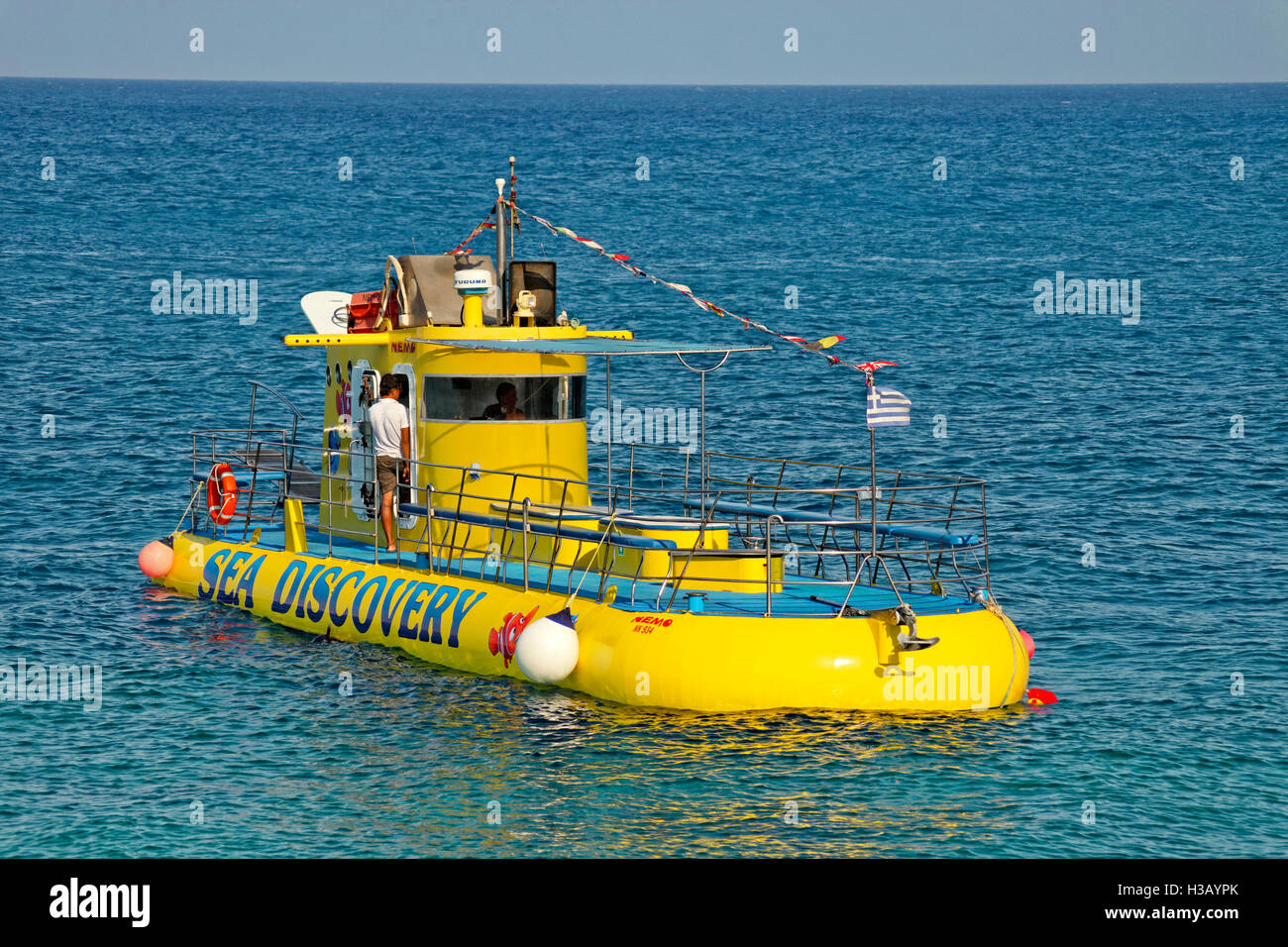 Tourismus-u-Boot und Glasbodenboot auf Rhodos Stadt, Rhodos ...