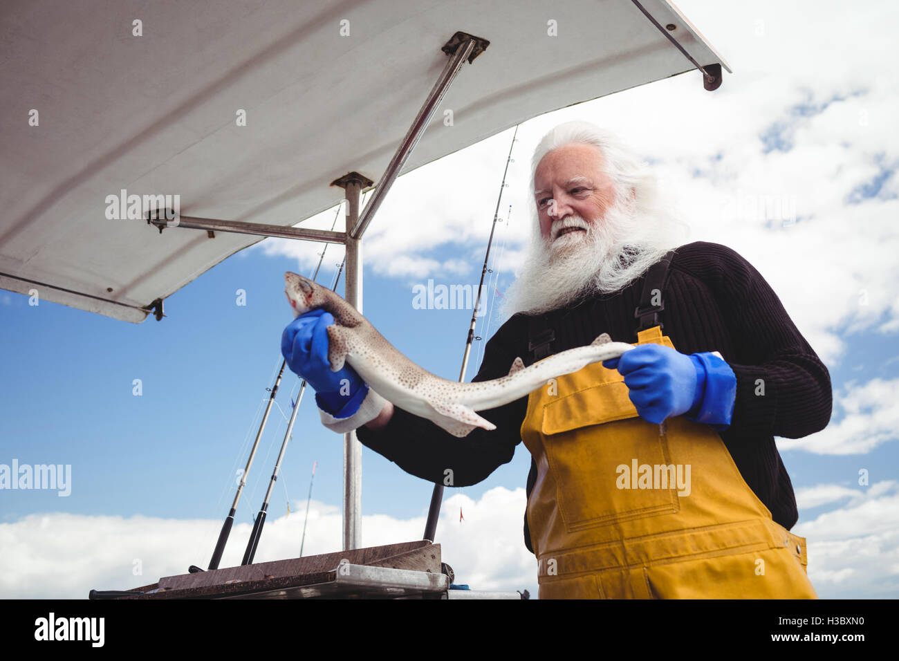 Smiling fisherman -Fotos und -Bildmaterial in hoher Auflösung – Alamy