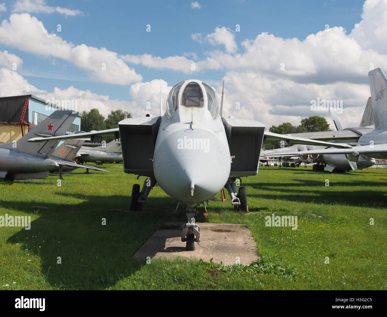 Jak-141 (141) an Central Air Force Museum pic7 Stockfotografie - Alamy