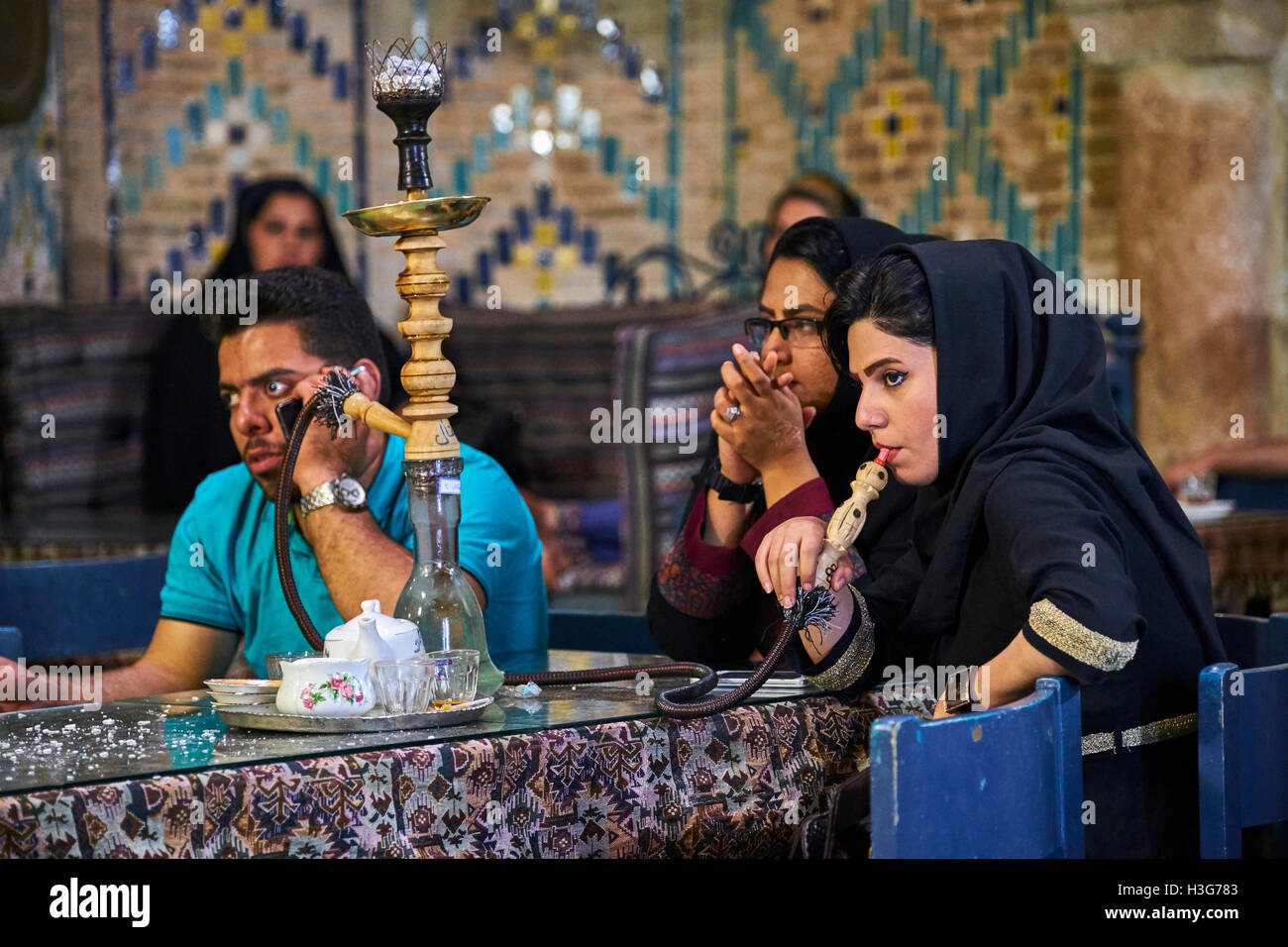 Smoking iranian iran -Fotos und -Bildmaterial in hoher Auflösung – Alamy