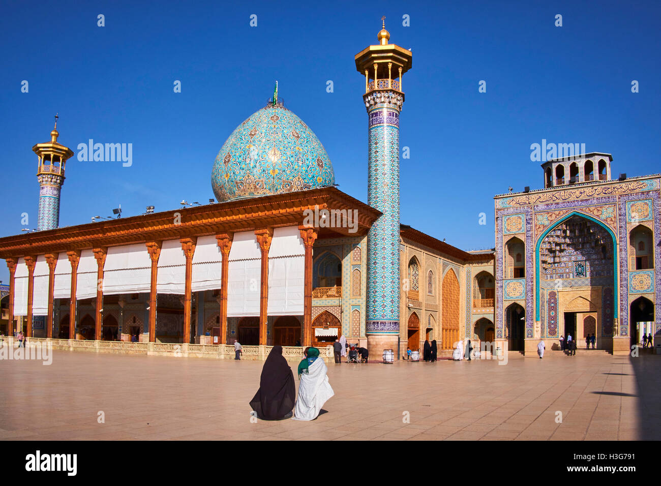 Cheragh mausoleum -Fotos und -Bildmaterial in hoher Auflösung – Alamy