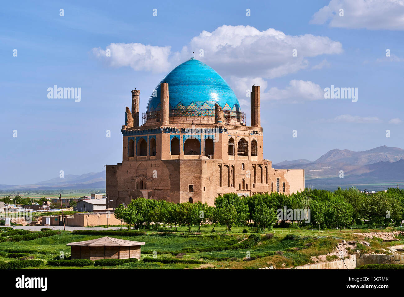 Oljeitu mausoleum ilkhan -Fotos und -Bildmaterial in hoher Auflösung ...