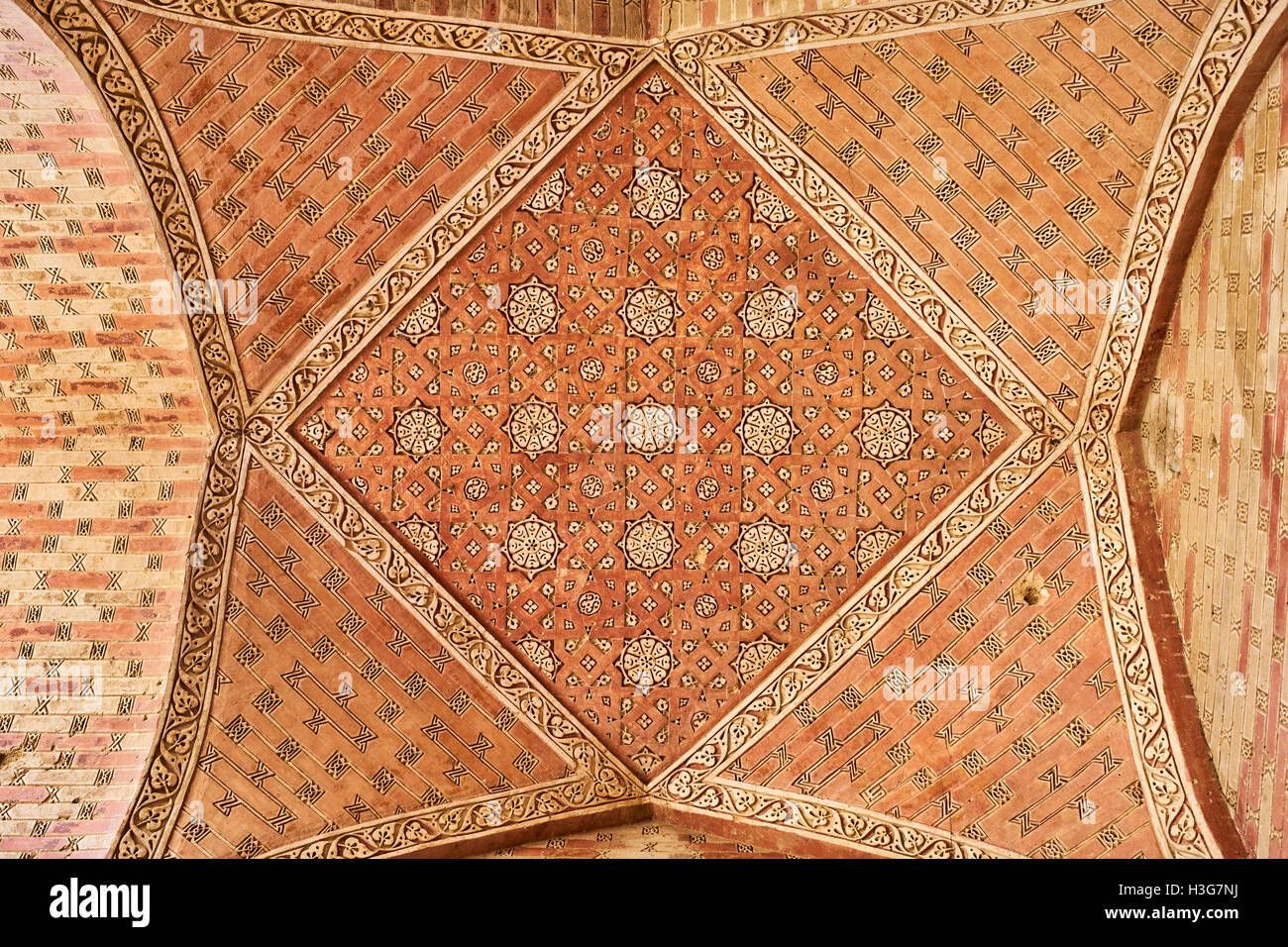 Oljeitu mausoleum ilkhan -Fotos und -Bildmaterial in hoher Auflösung ...