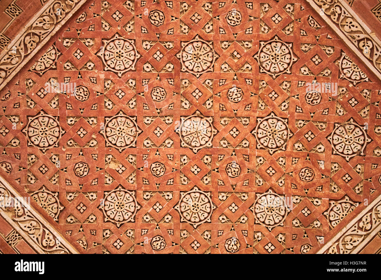 Oljeitu mausoleum ilkhan -Fotos und -Bildmaterial in hoher Auflösung ...