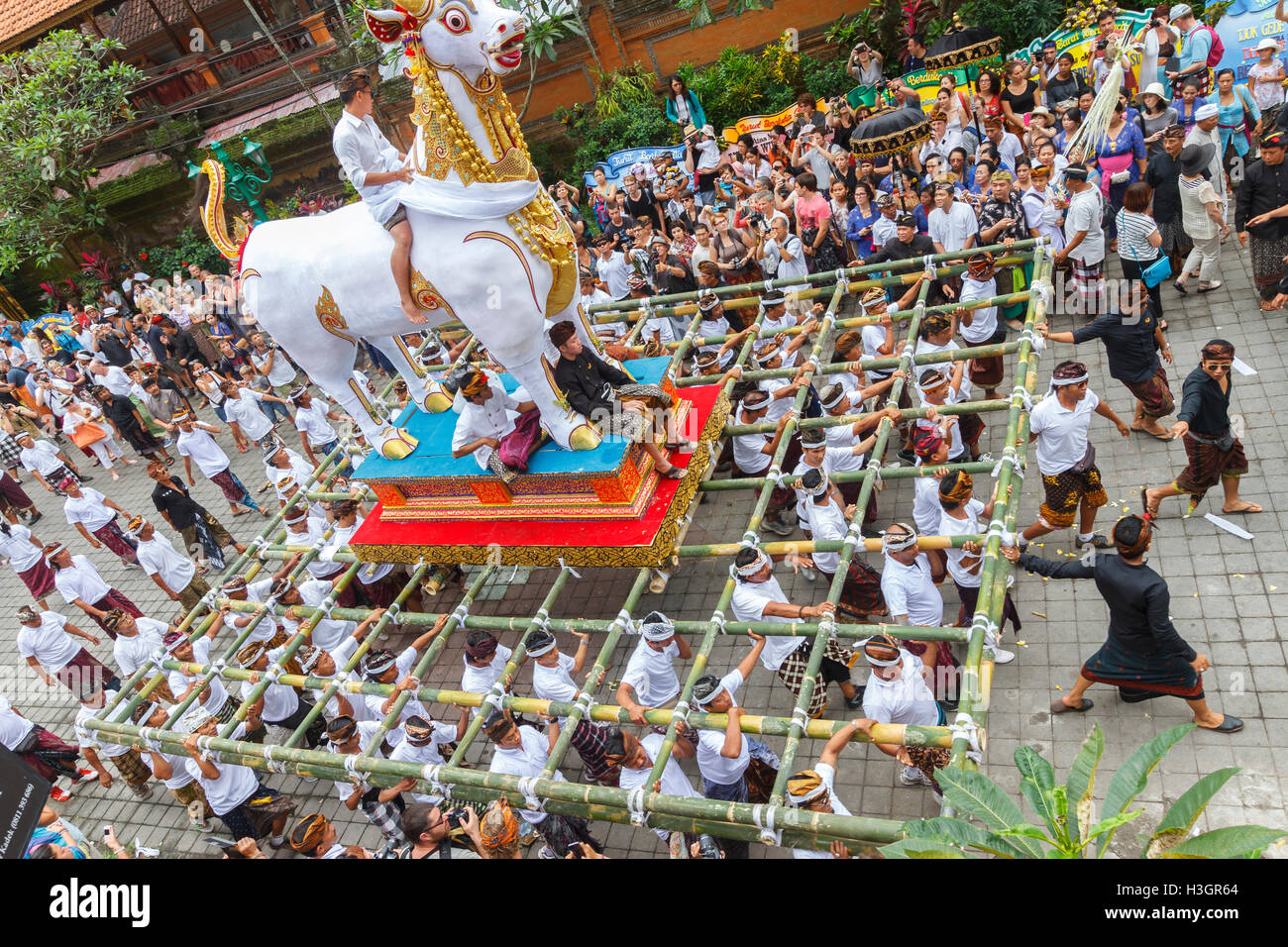 Balinesische hinduistische beerdigung -Fotos und -Bildmaterial in hoher ...