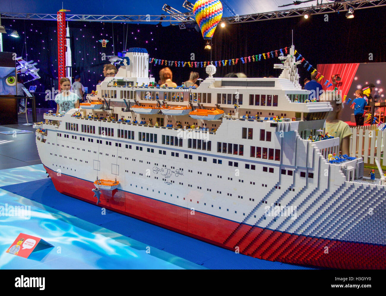 Perth, WA, Australien-April 10, 2016:Cruise Schiff Lego Display mit ...
