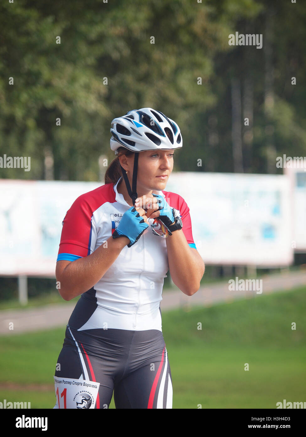 Rollerbladen Frau Inline Skating Stockfotos und -bilder Kaufen - Alamy