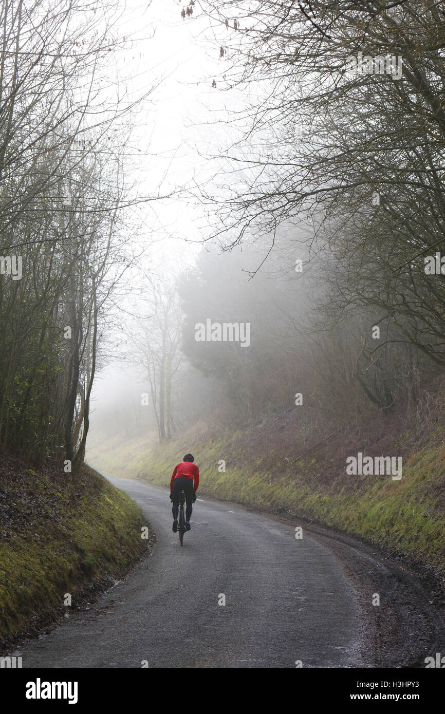 Nebel radfahrer -Fotos und -Bildmaterial in hoher Auflösung – Alamy